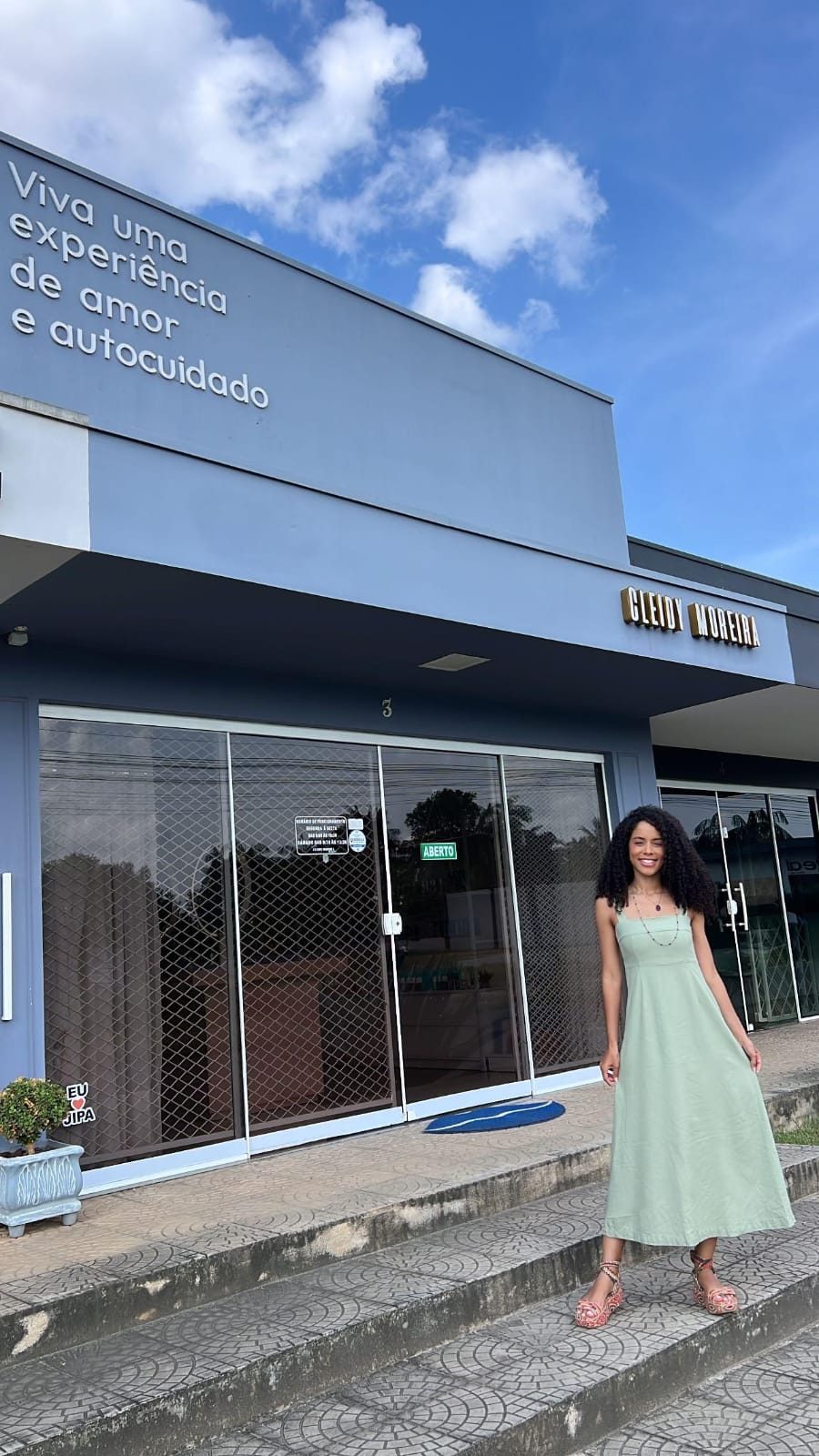 Cleidy Moreira transforma paixão por maquiagem em negócio